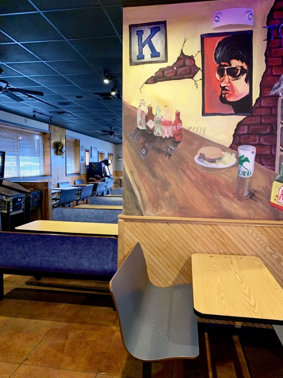 Tolly-Ho – Lexington, KY | Burgers, Barbecue and Everything Else